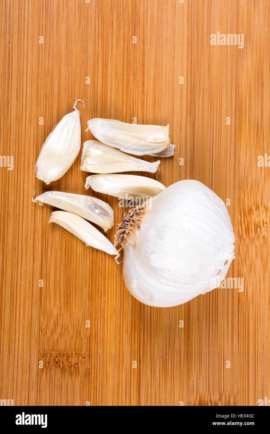 Garlic whole and cloves isolated on wood background Stock Photo - Alamy