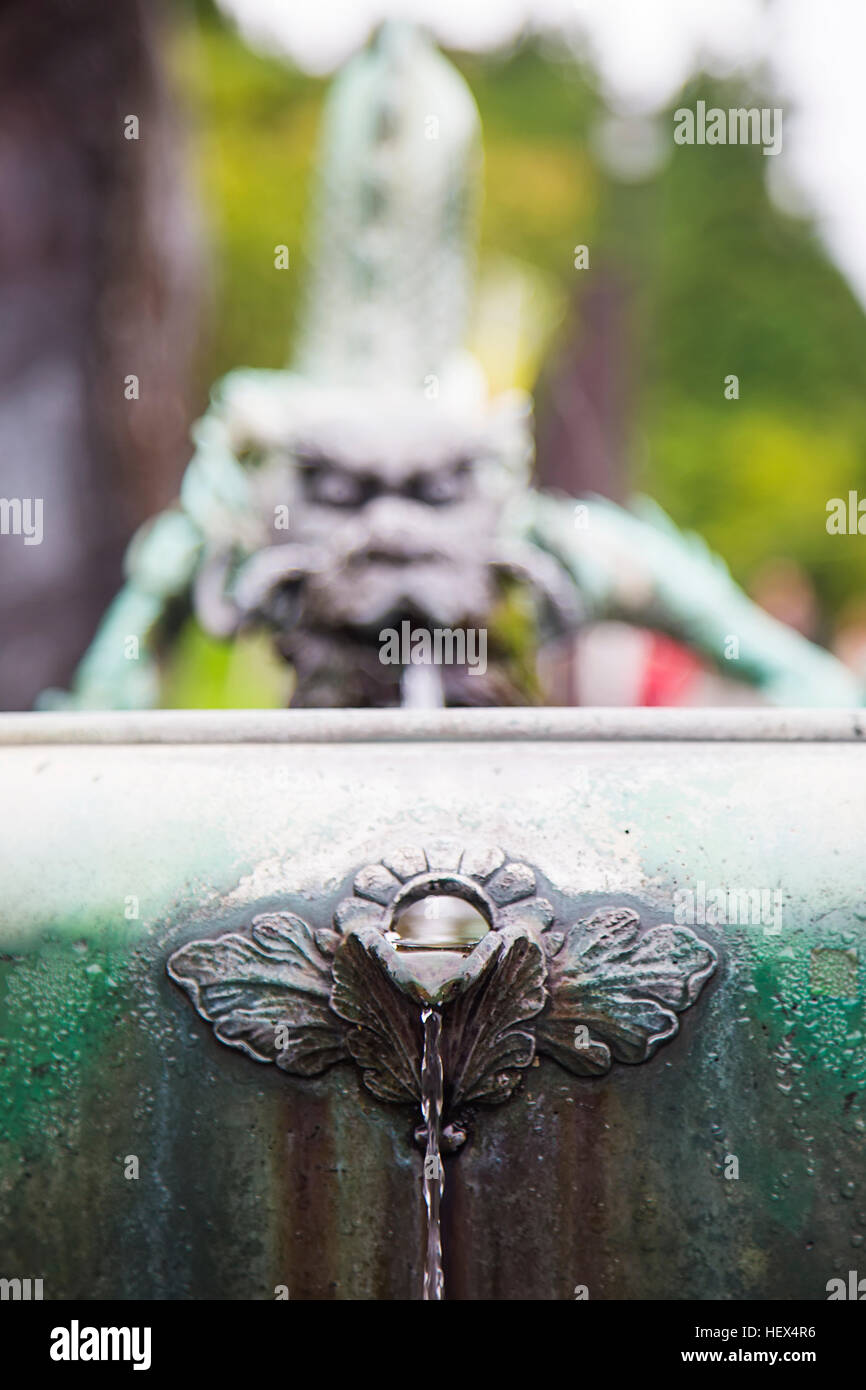 Dragon Head Water Fountain Statue High Resolution Stock Photography and ...
