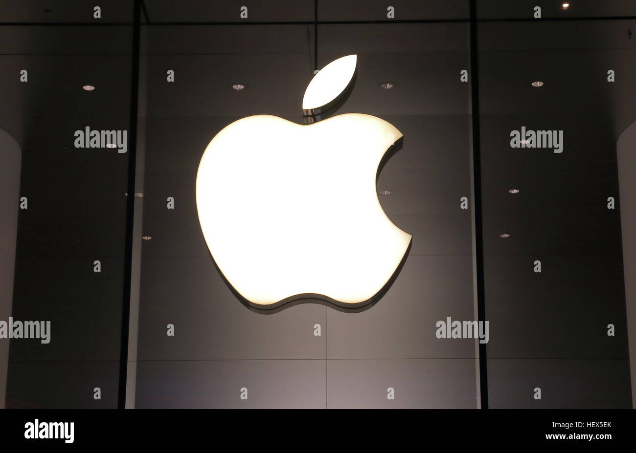 Apple computer hi-res stock photography and images - Alamy