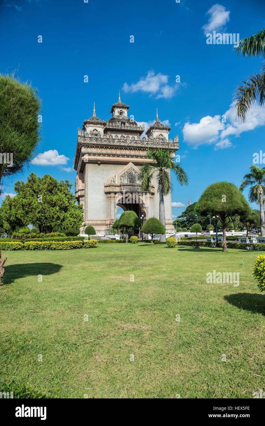 Vientiane, Patouxay Victory gate, Monument des Morts Stock Photo - Alamy