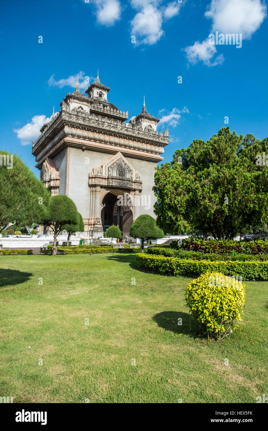 Vientiane, Patouxay Victory gate, Monument des Morts Stock Photo - Alamy