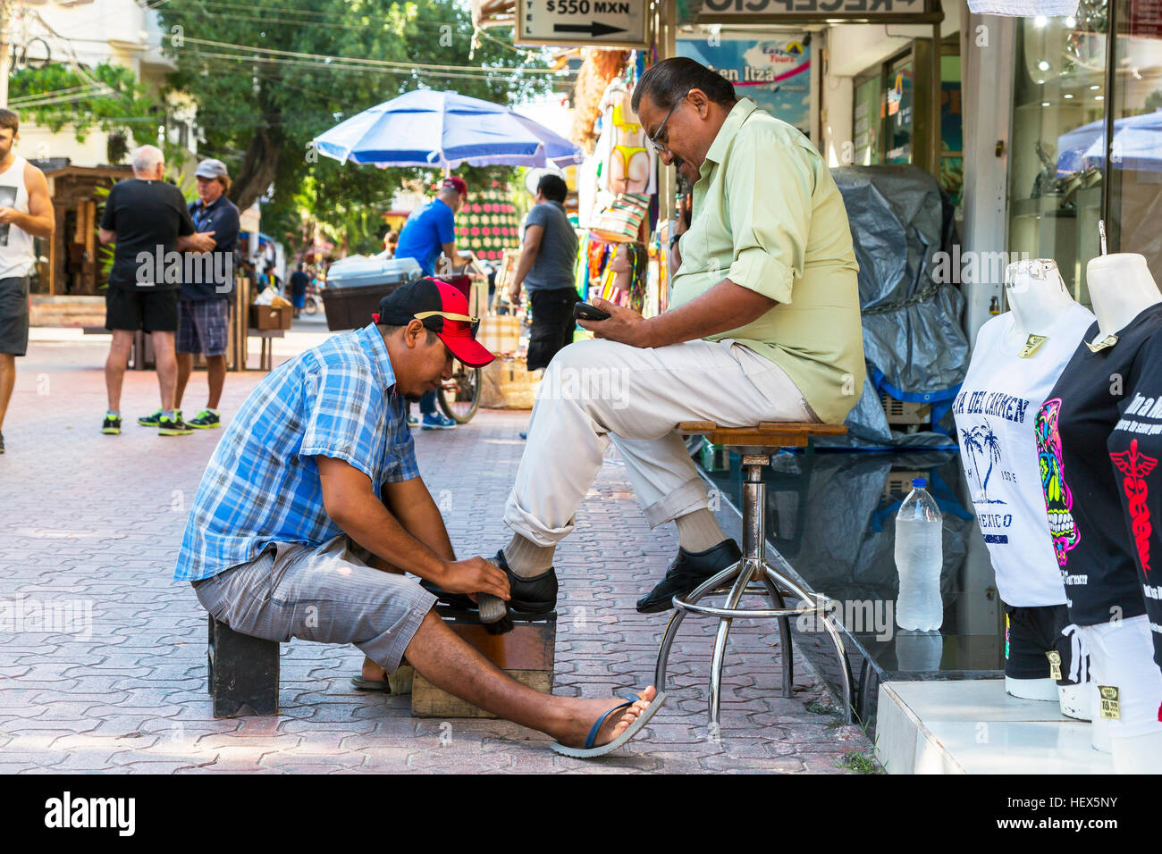 Street shoeshine boy hi-res stock photography and images - Alamy