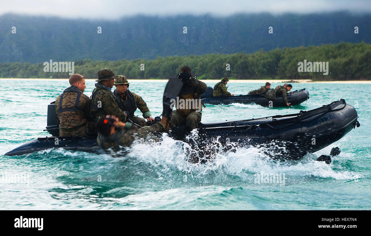 Force reconnaissance Marines with 4th Force Reconnaissance Company ...