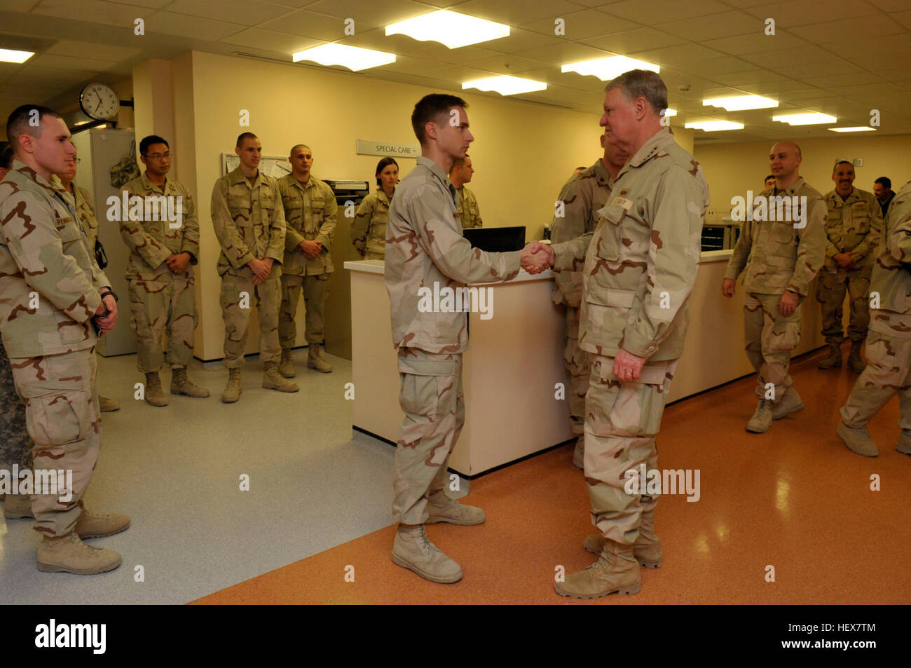 Chief of Naval Operations Adm. Gary Roughead meets Sailors at Role III ...