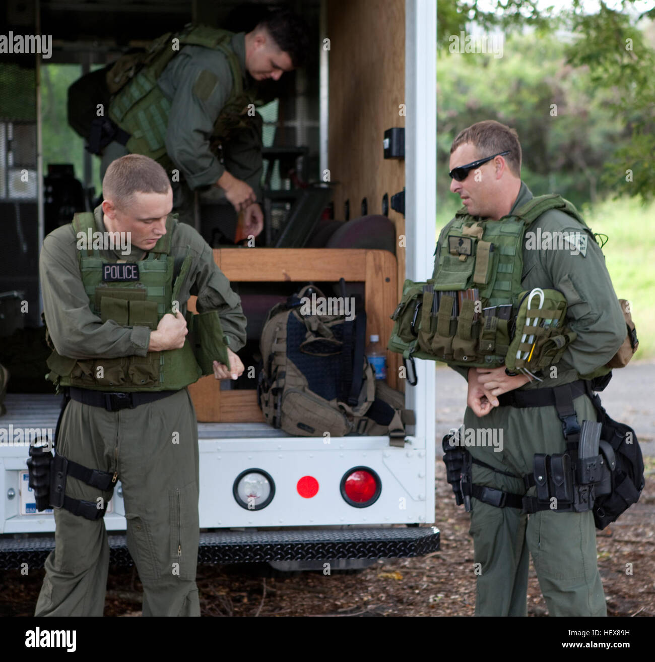 Members of the Special Reaction Team from Marine Corps Base Hawaii ...