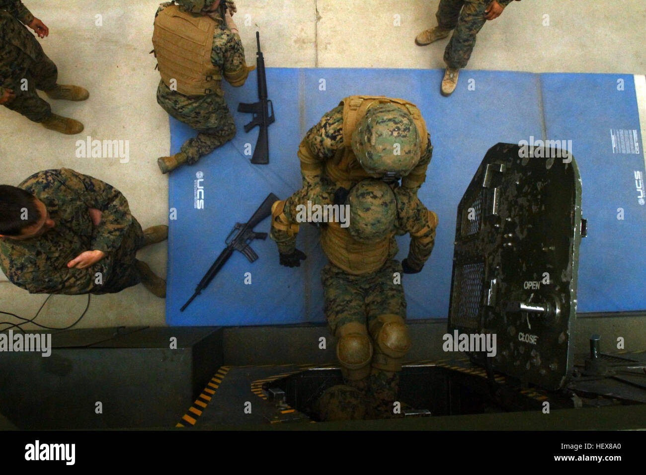 Humvee egress assistance trainer heat hi-res stock photography and ...