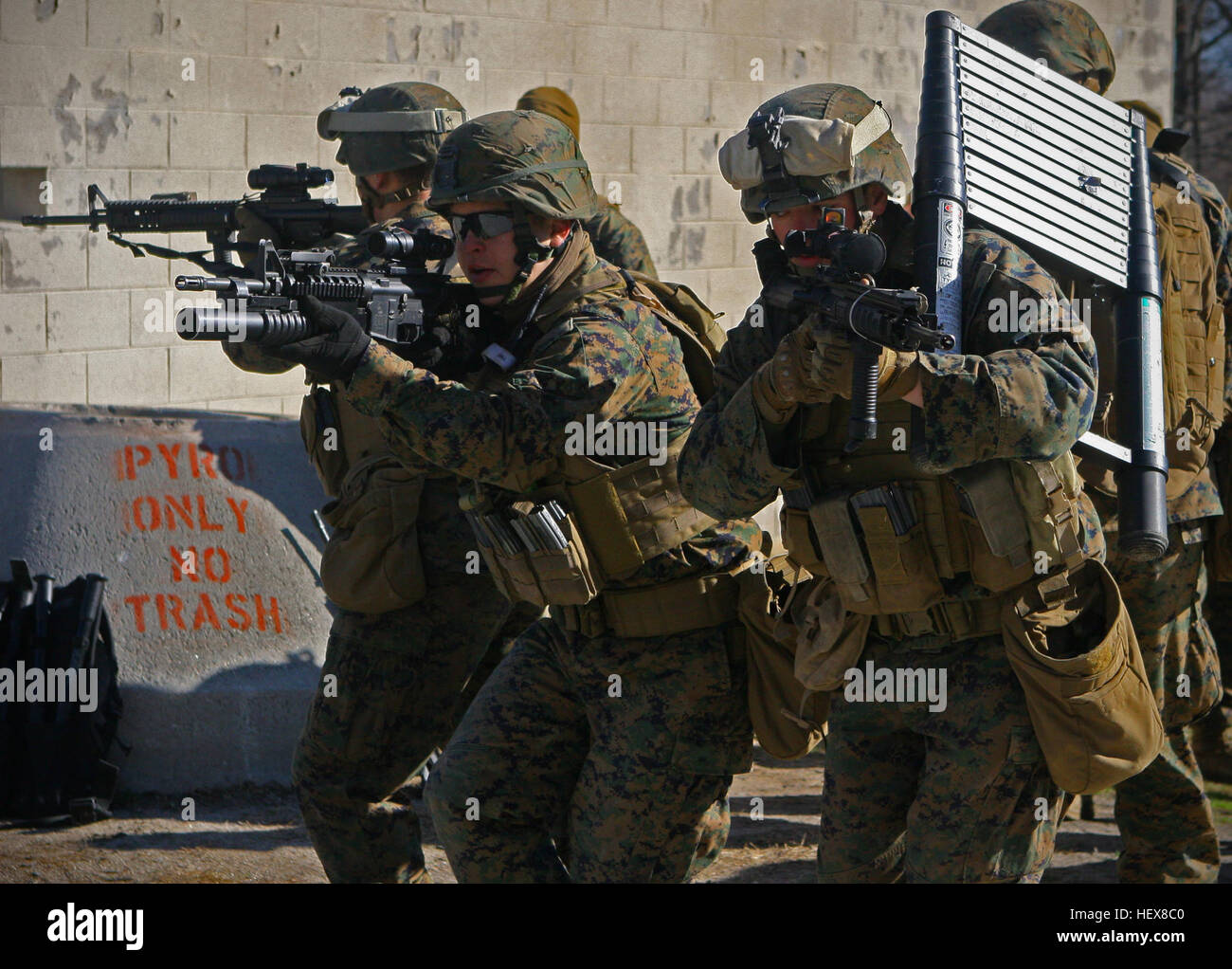 FORT PICKETT, VA. - Marines with Weapons Platoon, Company C, 1st ...