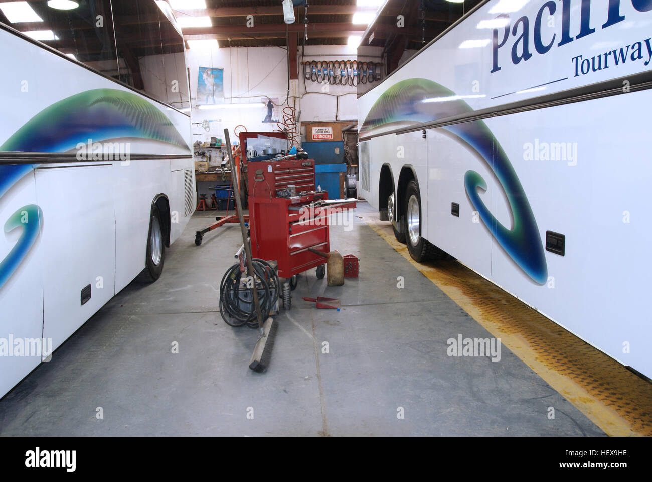 Bus charters hi-res stock photography and images - Alamy