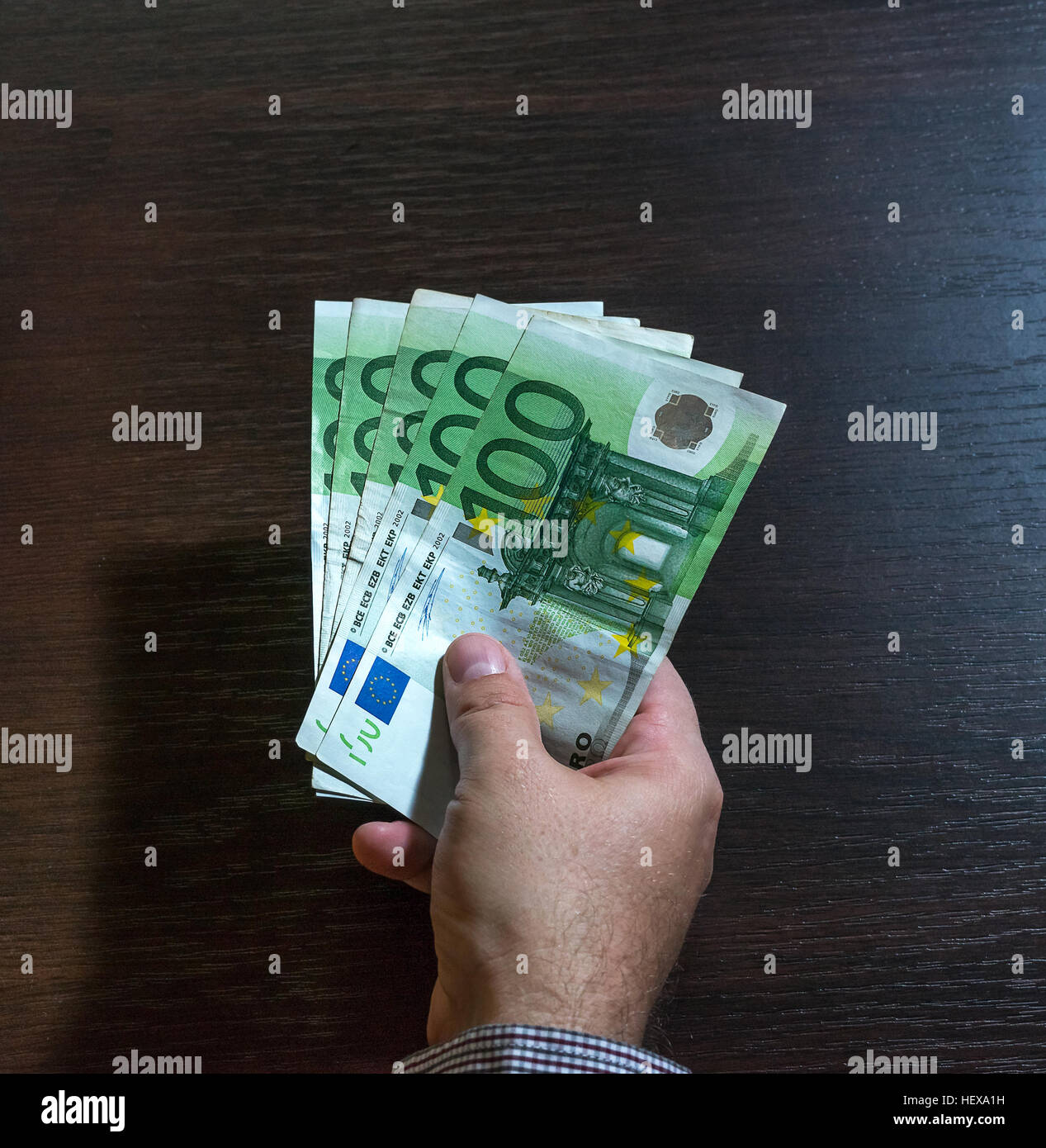 Offering paper envelope hi-res stock photography and images - Alamy