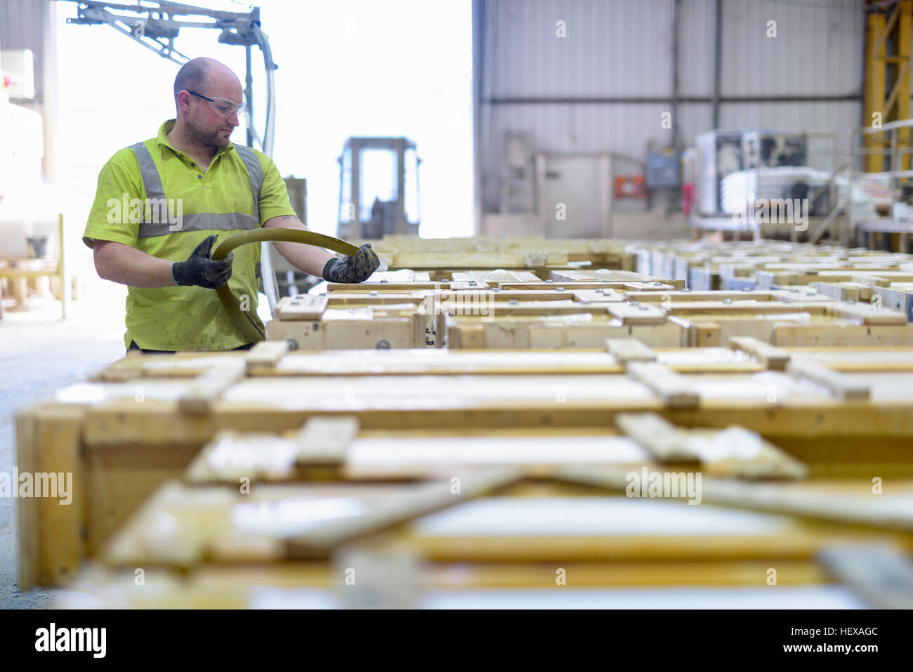 Worker moulding hi-res stock photography and images - Alamy