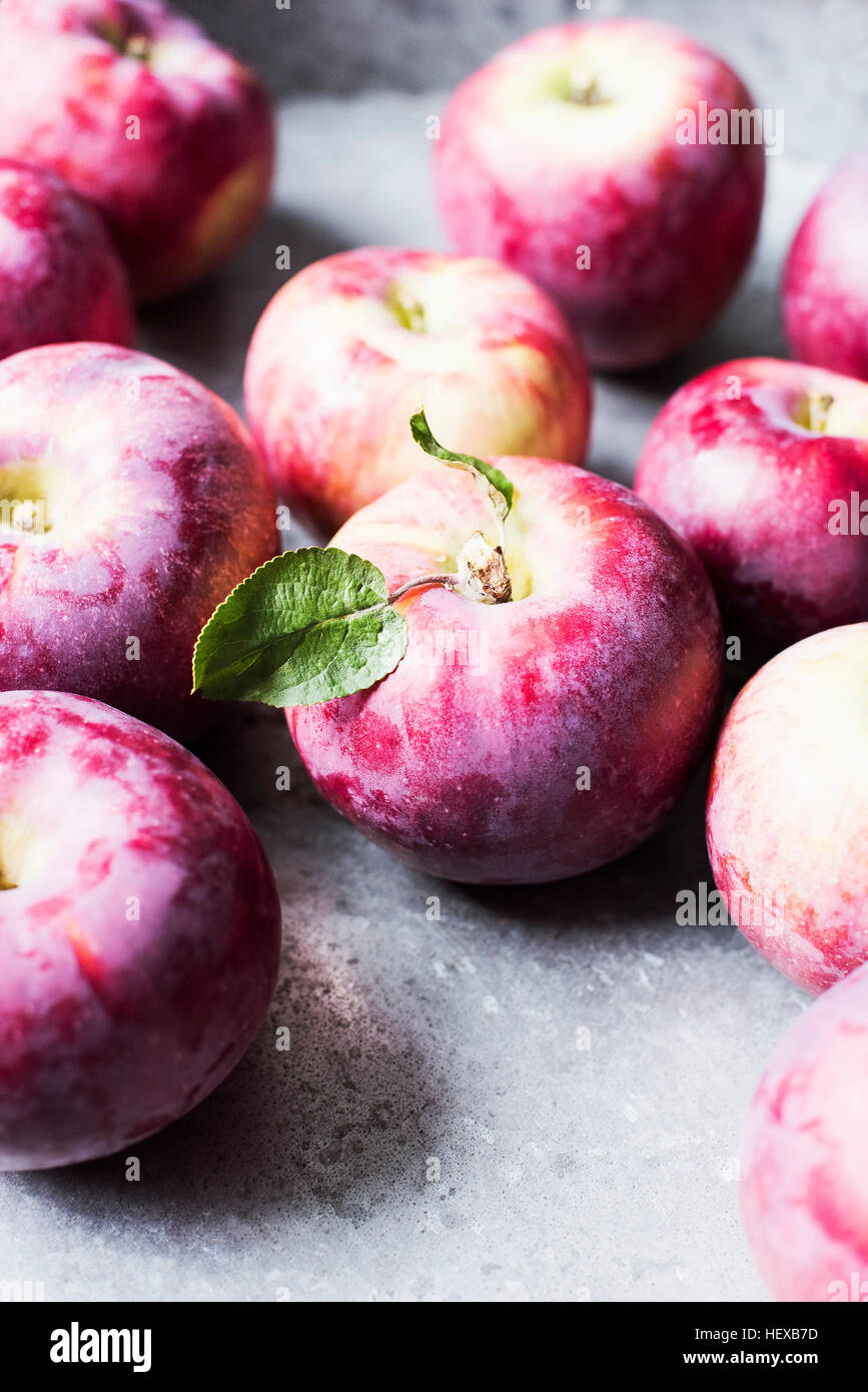 Apples close up hi-res stock photography and images - Alamy