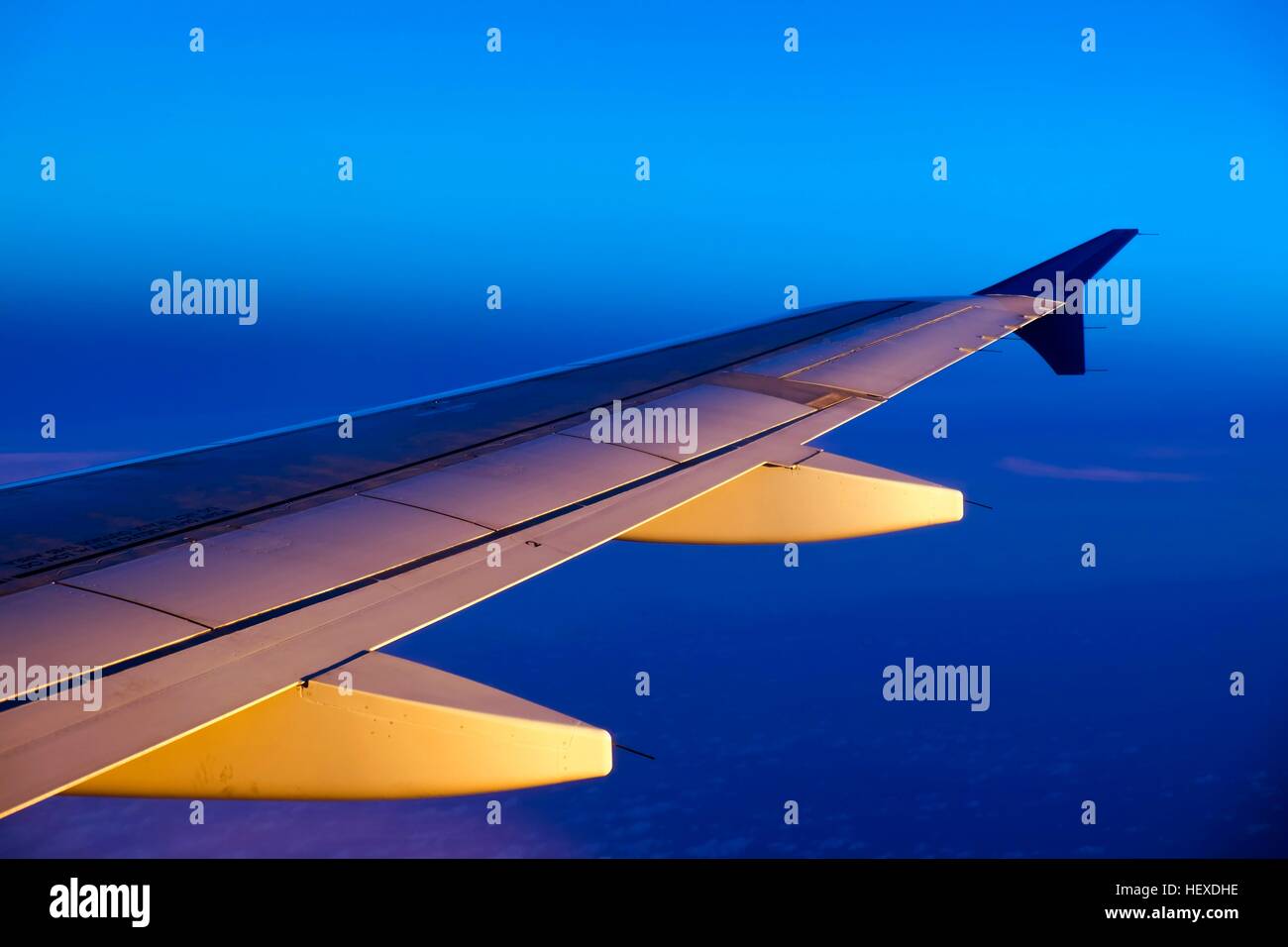 Aeroplane wing hi-res stock photography and images - Alamy