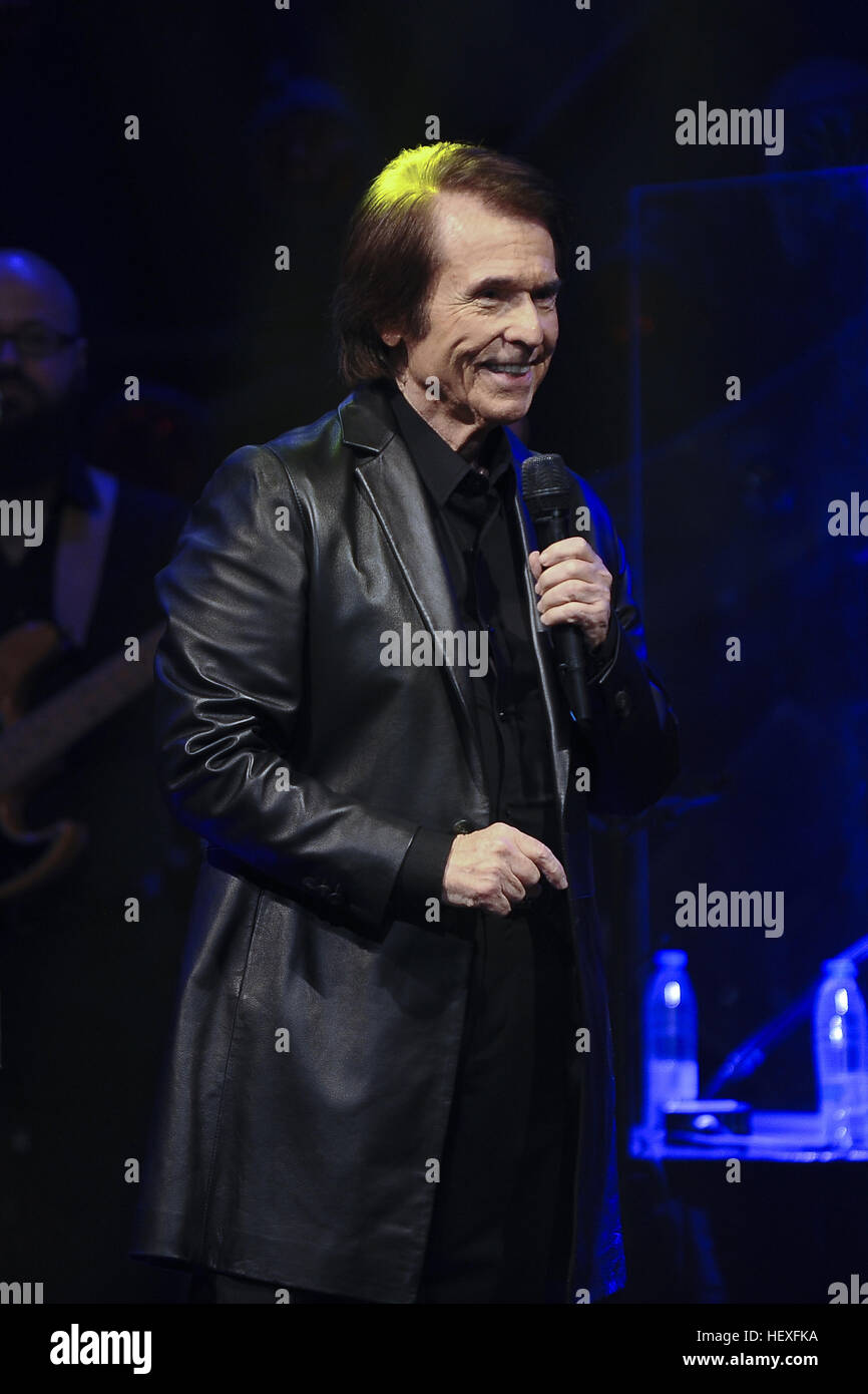 Spanish singer Raphael during his concert at the Joy Eslava Hall in ...