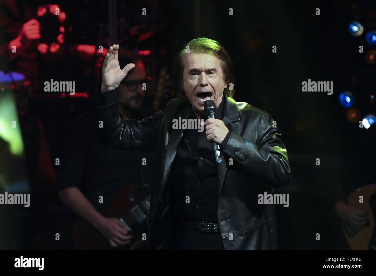 Raphael singer spain hi-res stock photography and images - Alamy