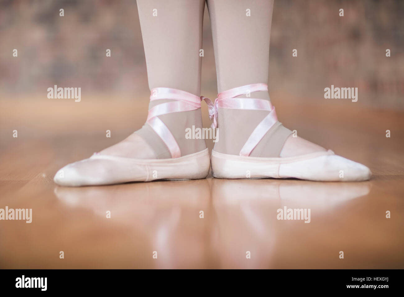 Leg stance hi-res stock photography and images - Alamy