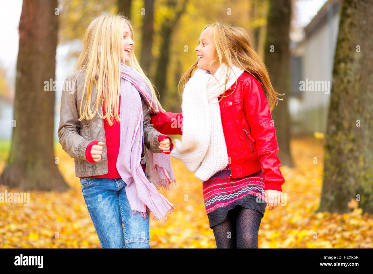 Two best friend girls in hi-res stock photography and images - Alamy