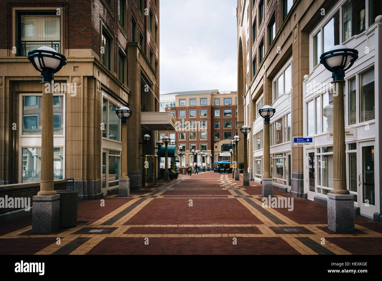 The Harborwalk at Rowes Wharf, in Boston, Massachusetts Stock Photo - Alamy