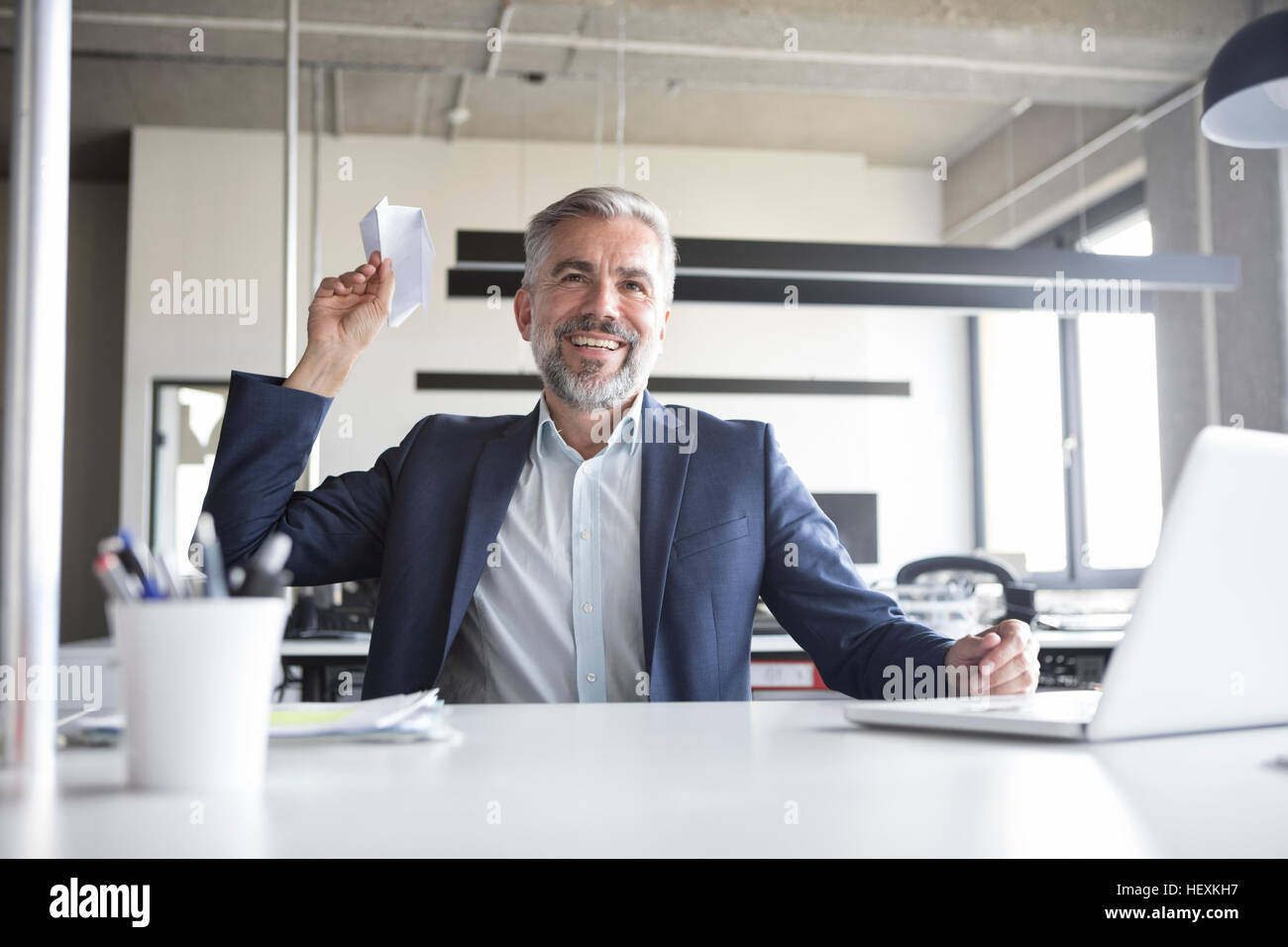 Happy paper hi-res stock photography and images - Alamy
