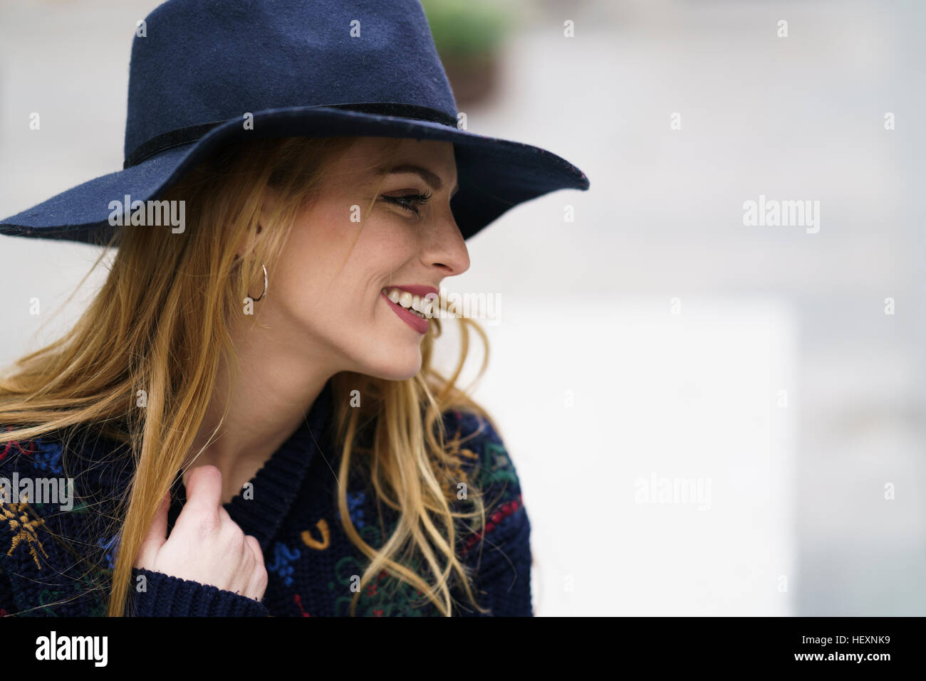 People wearing blue hi-res stock photography and images - Alamy