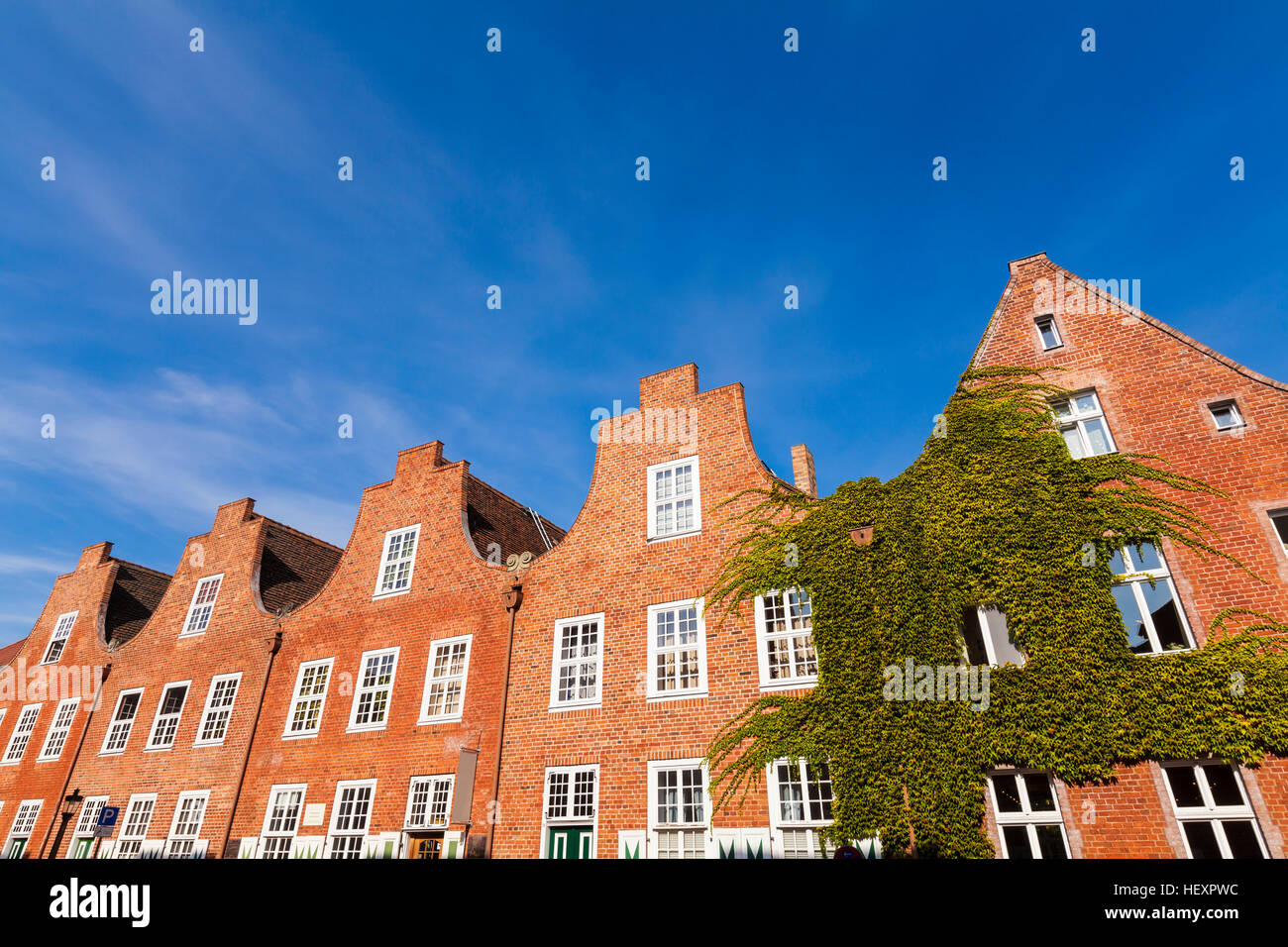 18th century row houses hi-res stock photography and images - Alamy