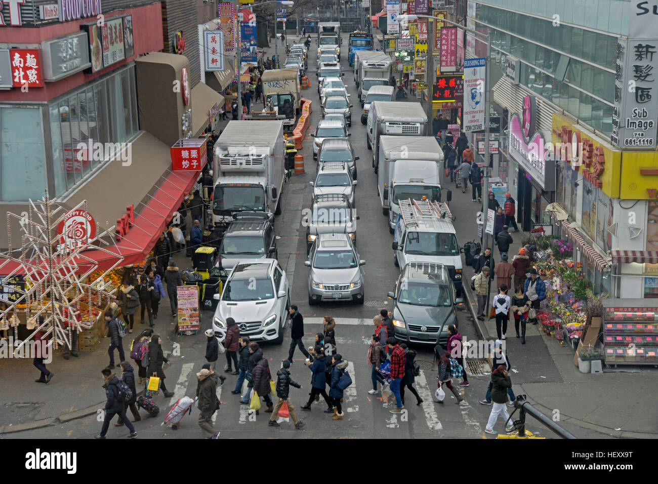 Busy intersection hi-res stock photography and images - Alamy
