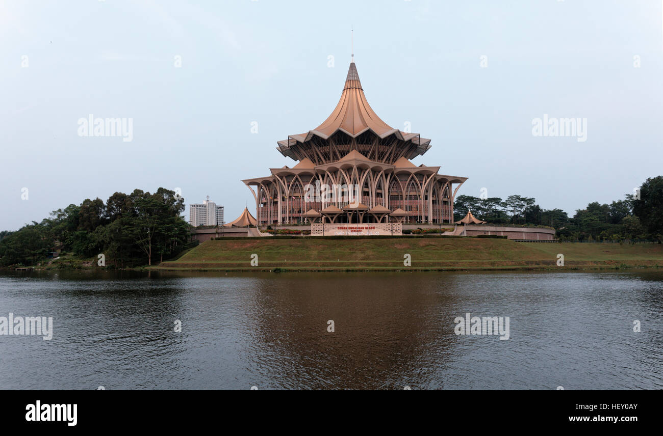 Bangunan dewan undangan negeri sarawak baru hi-res stock photography ...