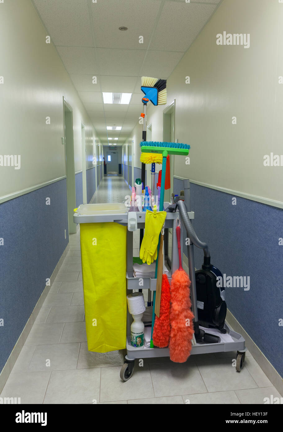 Hand and bottle bucket hi-res stock photography and images - Alamy