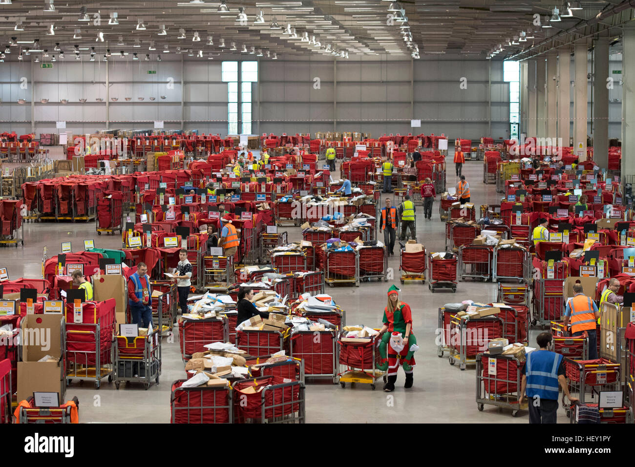 Mail sorting process hi-res stock photography and images - Alamy