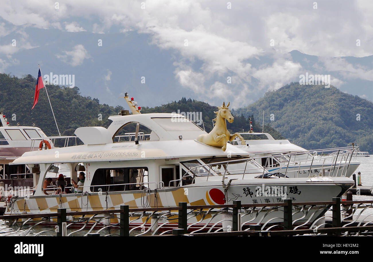 The golden horse hi-res stock photography and images - Alamy
