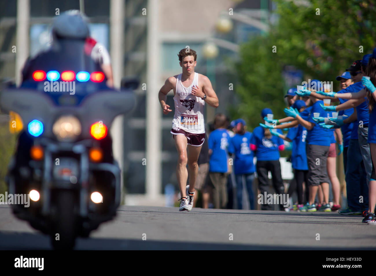 (Ottawa, Canada---24 May 2015) Matt Vierula the half-marathon during ...