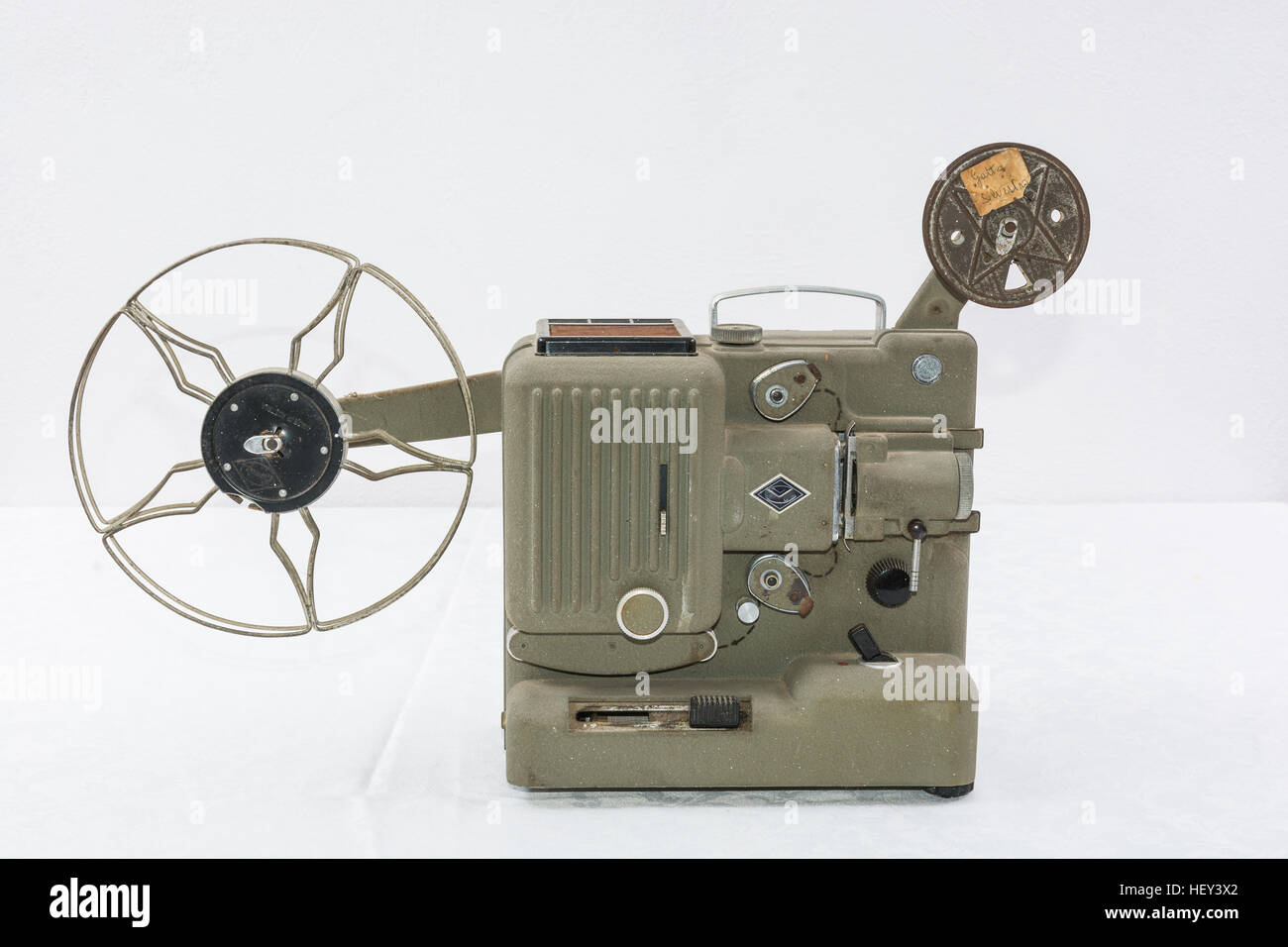 Film projector with a screen hi-res stock photography and images - Alamy