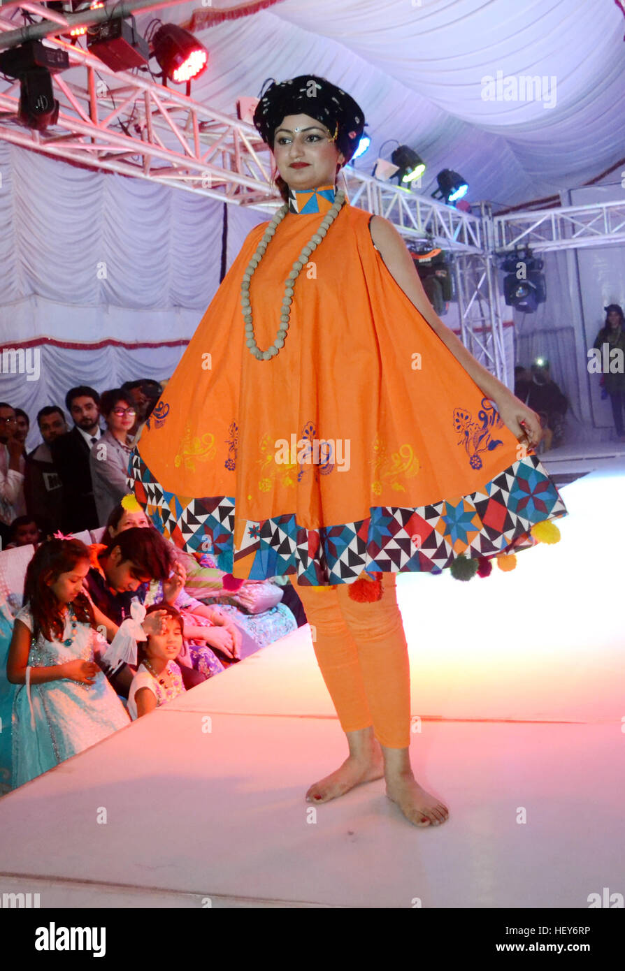 Fashion ramp walk hi-res stock photography and images - Alamy