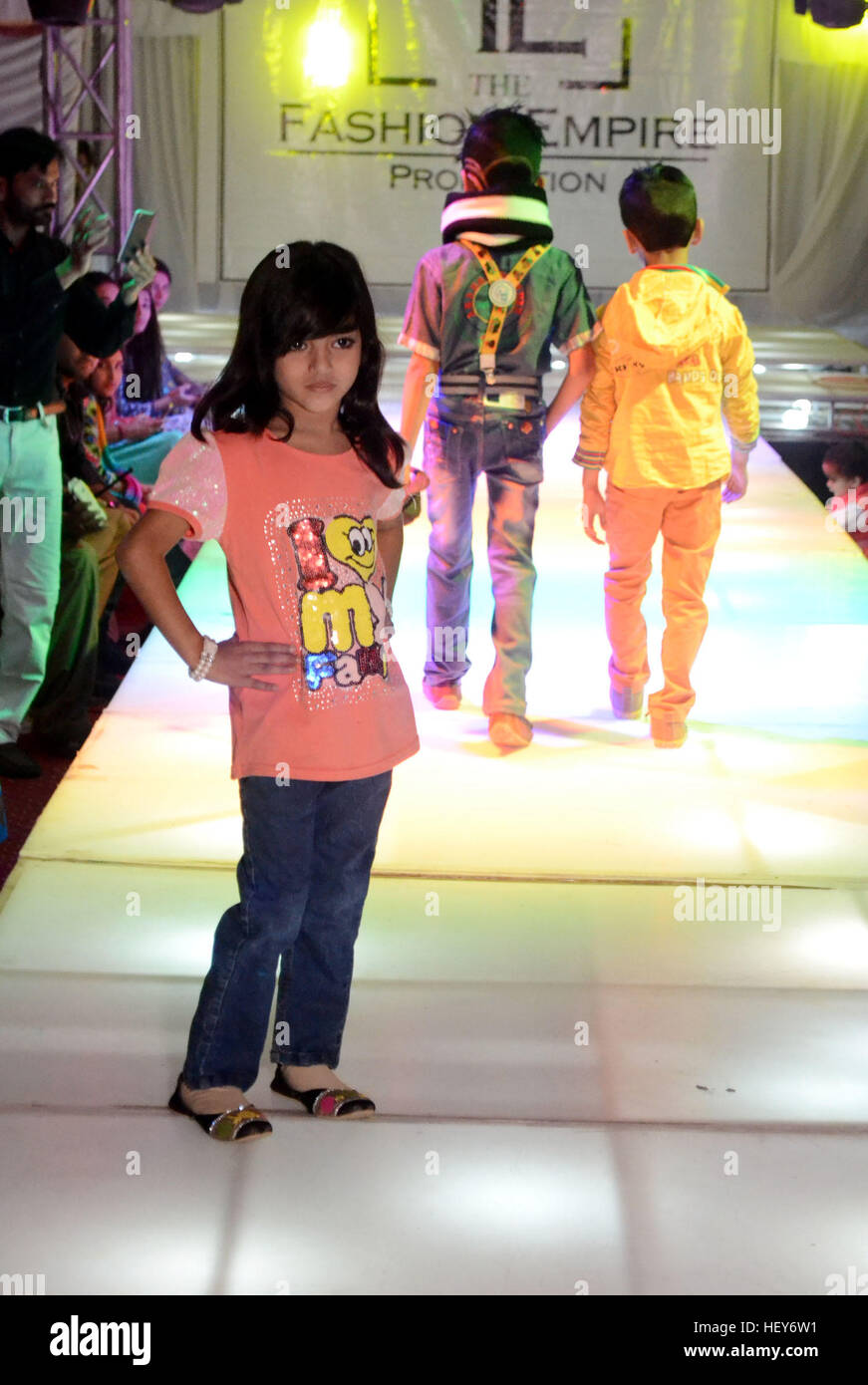 Fashion show ramp walk hi-res stock photography and images - Alamy