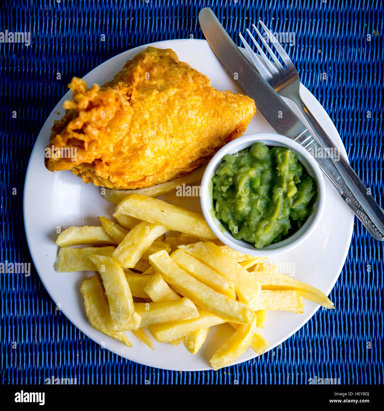 Classic fish and chips hi-res stock photography and images - Alamy