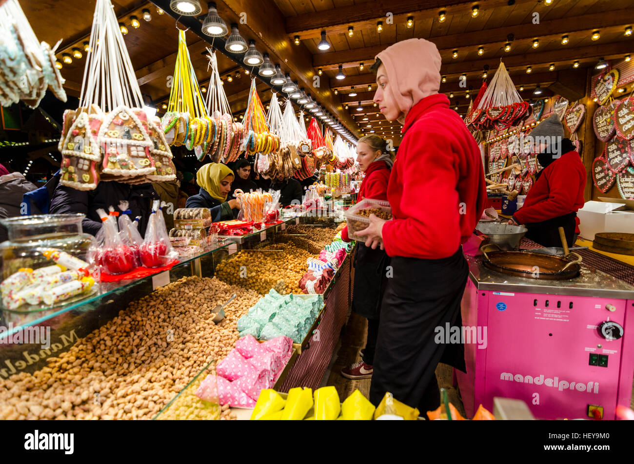 Christmas market stall sweets hi-res stock photography and images - Alamy