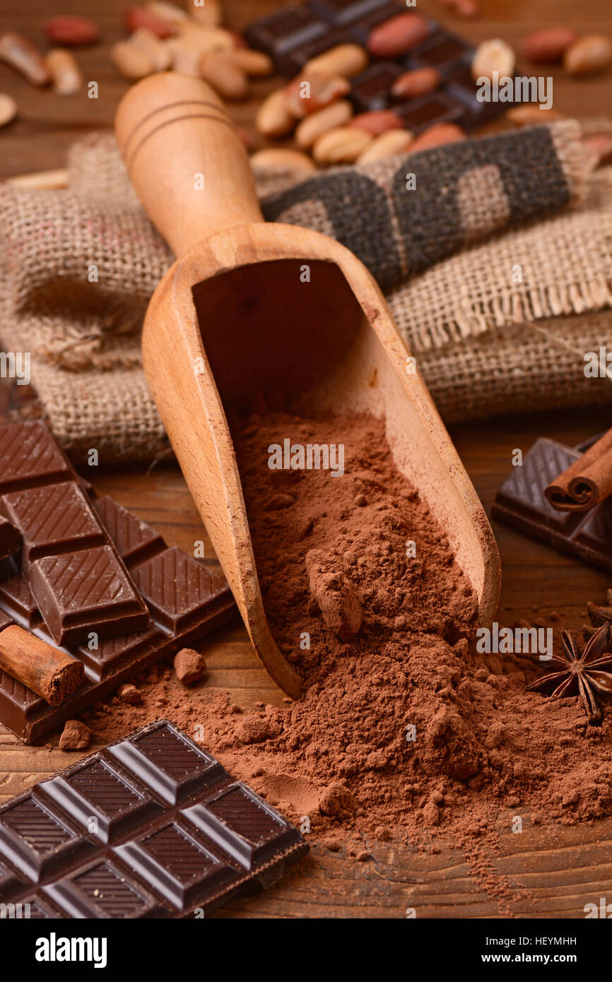 Natural chocolate cocoa powder hi-res stock photography and images - Alamy