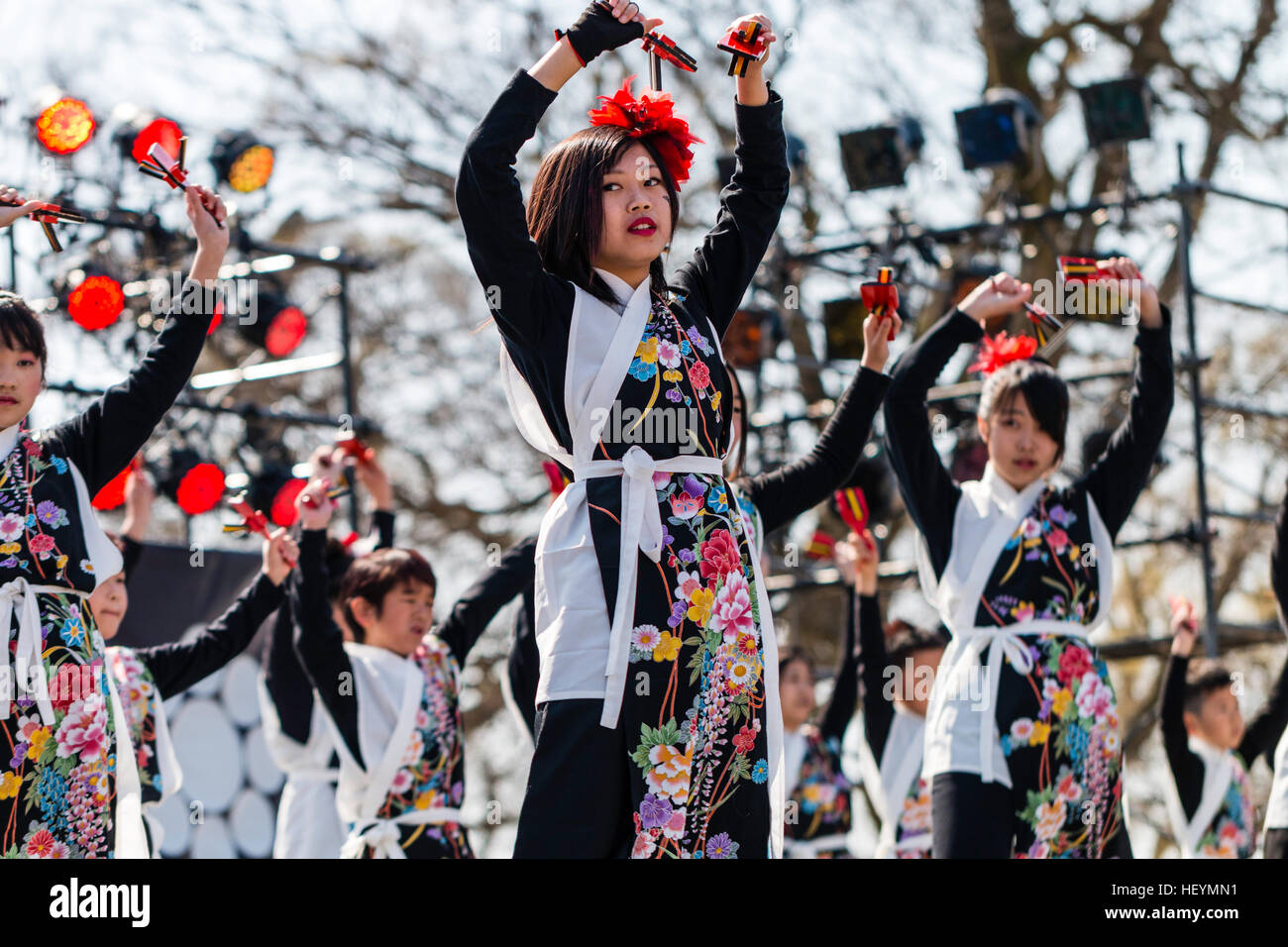 Japanese girls dancing hi-res stock photography and images - Alamy