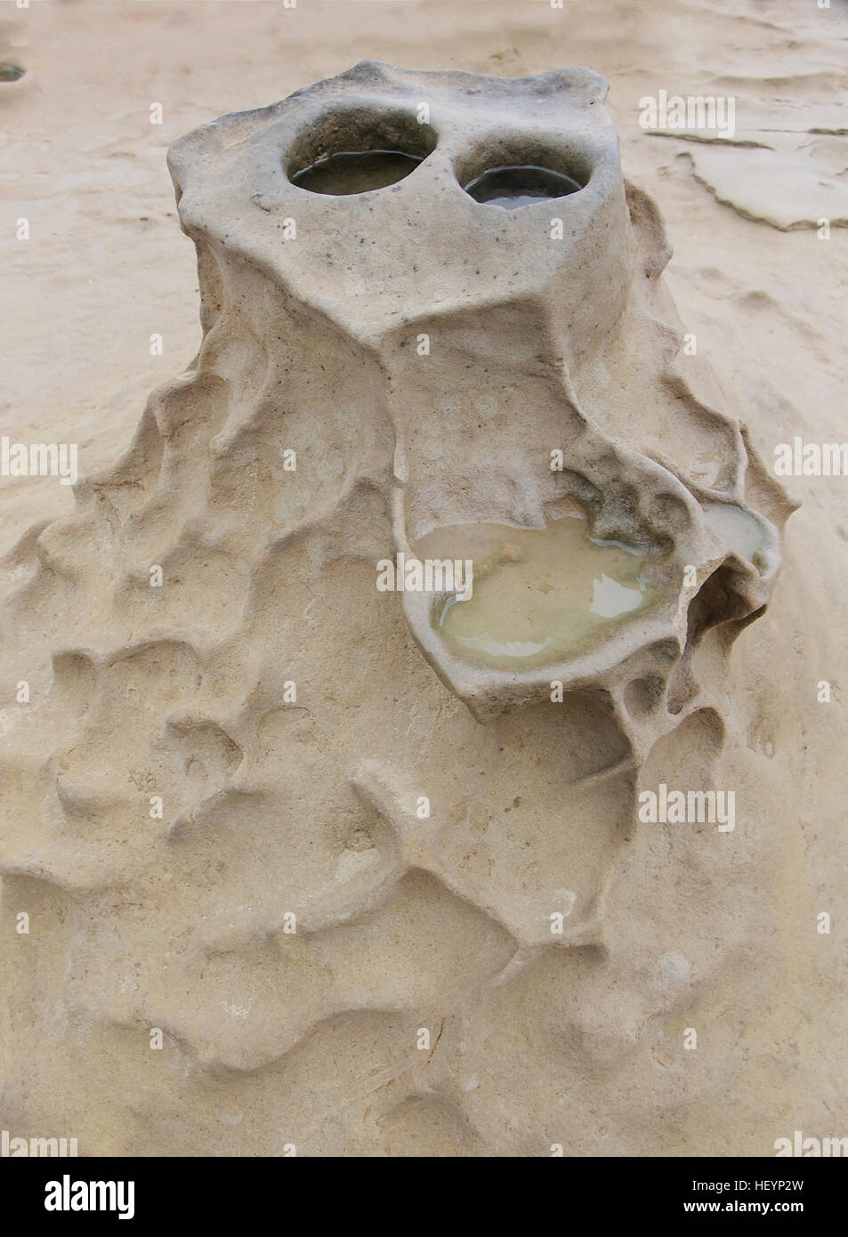 Rock formation hole hi-res stock photography and images - Alamy