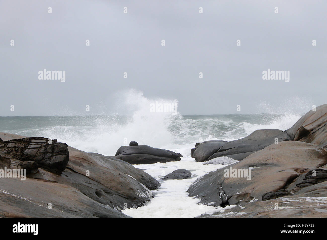 Ocean waves crash over rocks hi-res stock photography and images - Alamy