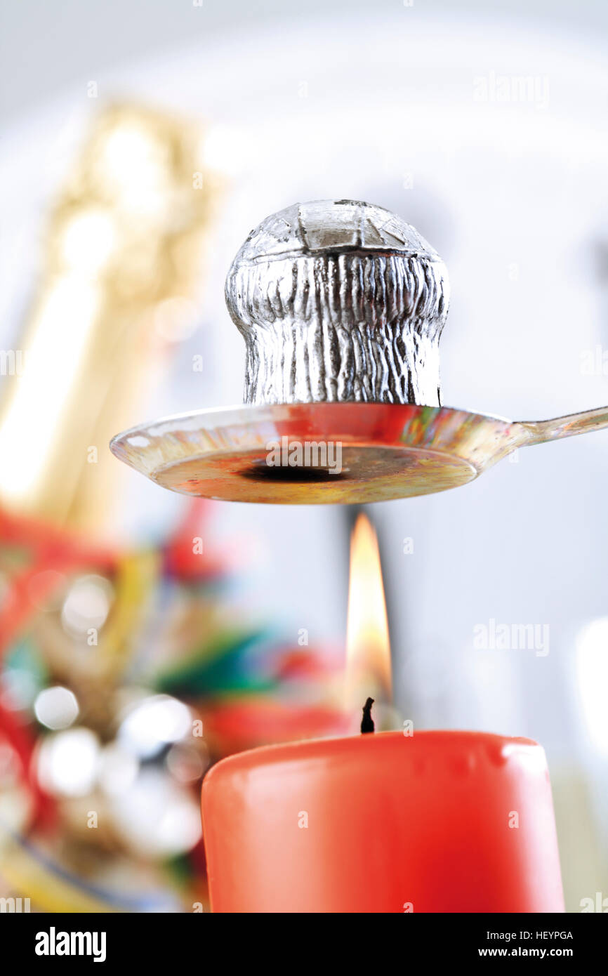 Lead pouring hi-res stock photography and images - Alamy