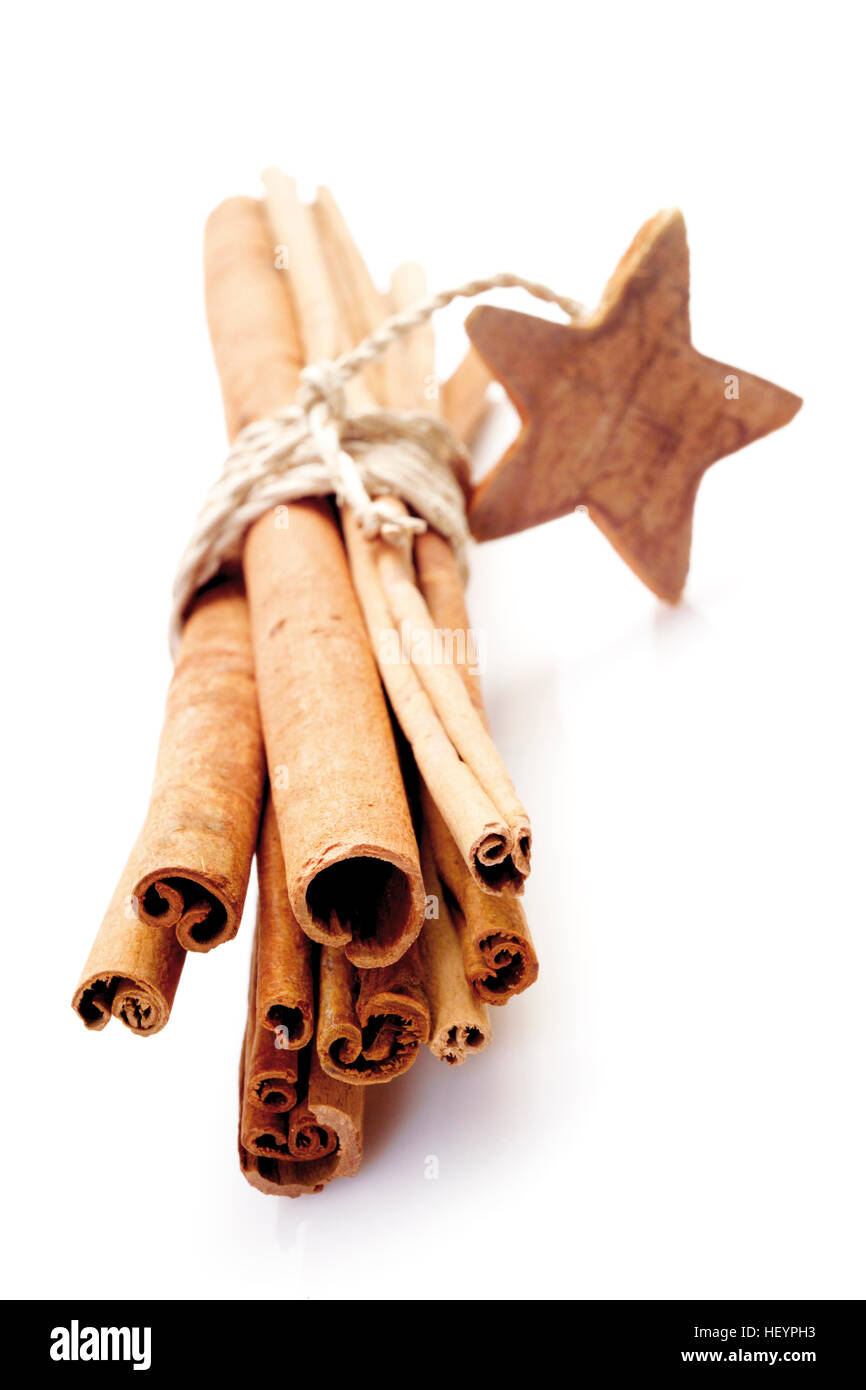A bundle of cinnamon sticks Stock Photo - Alamy