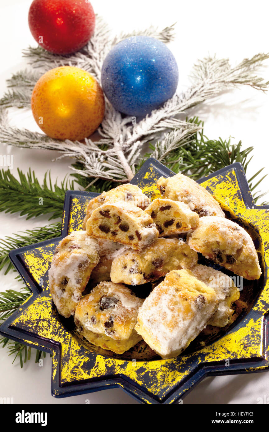 Star-shaped plate with fruitcake cookies (Christmas stollen Stock Photo ...
