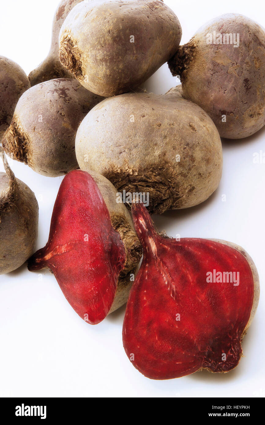 Fresh red beets, one sliced in half (Beta vulgaris Stock Photo - Alamy