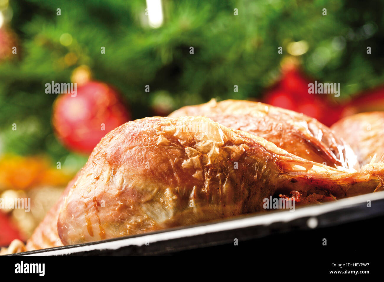 Whole roasted chicken decorated hi-res stock photography and images - Alamy