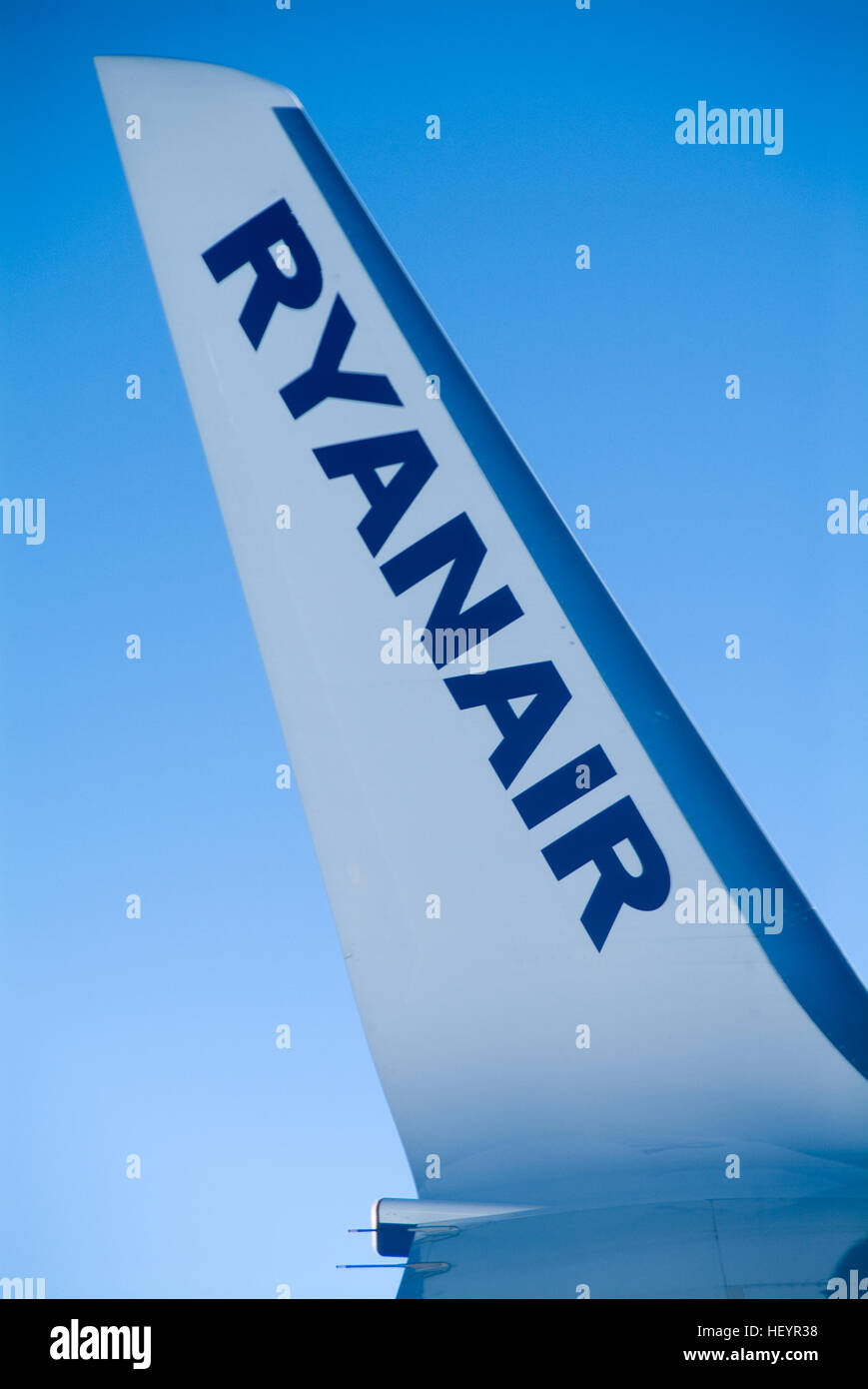 Ryanair aeroplane photos hi-res stock photography and images - Alamy
