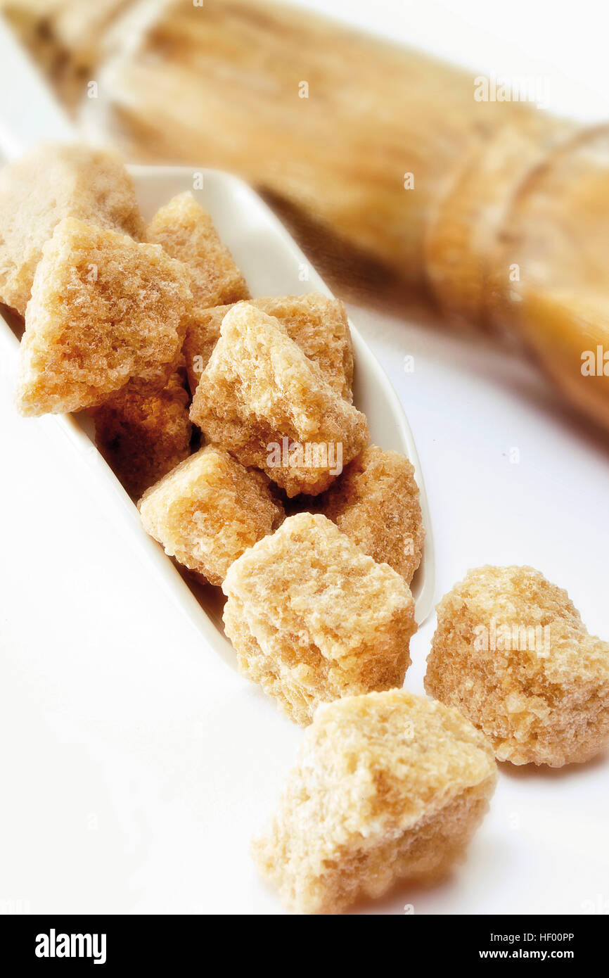 Cane sugar (Saccharum) on a wooden spatula Stock Photo - Alamy