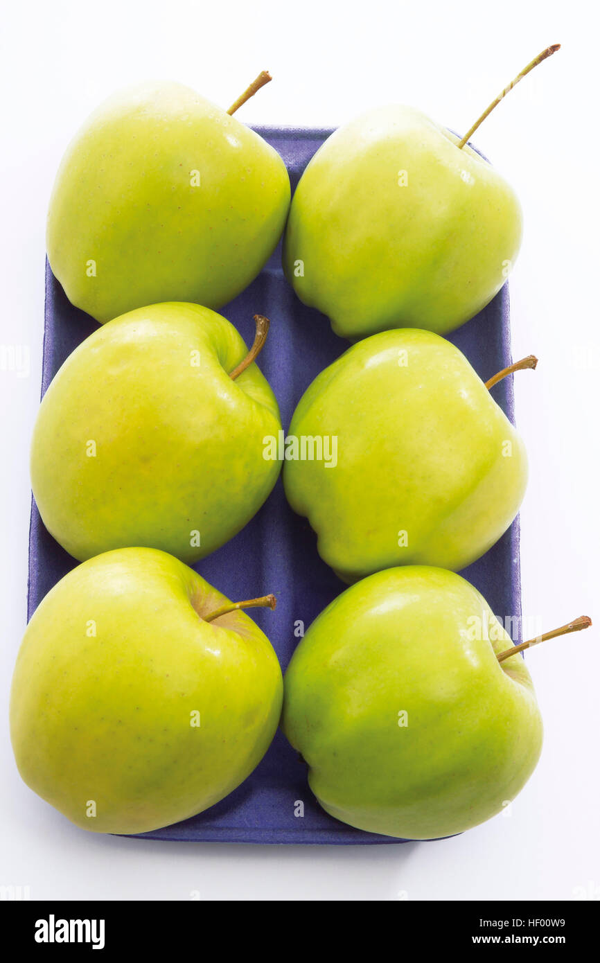 Pack of green apples Stock Photo - Alamy