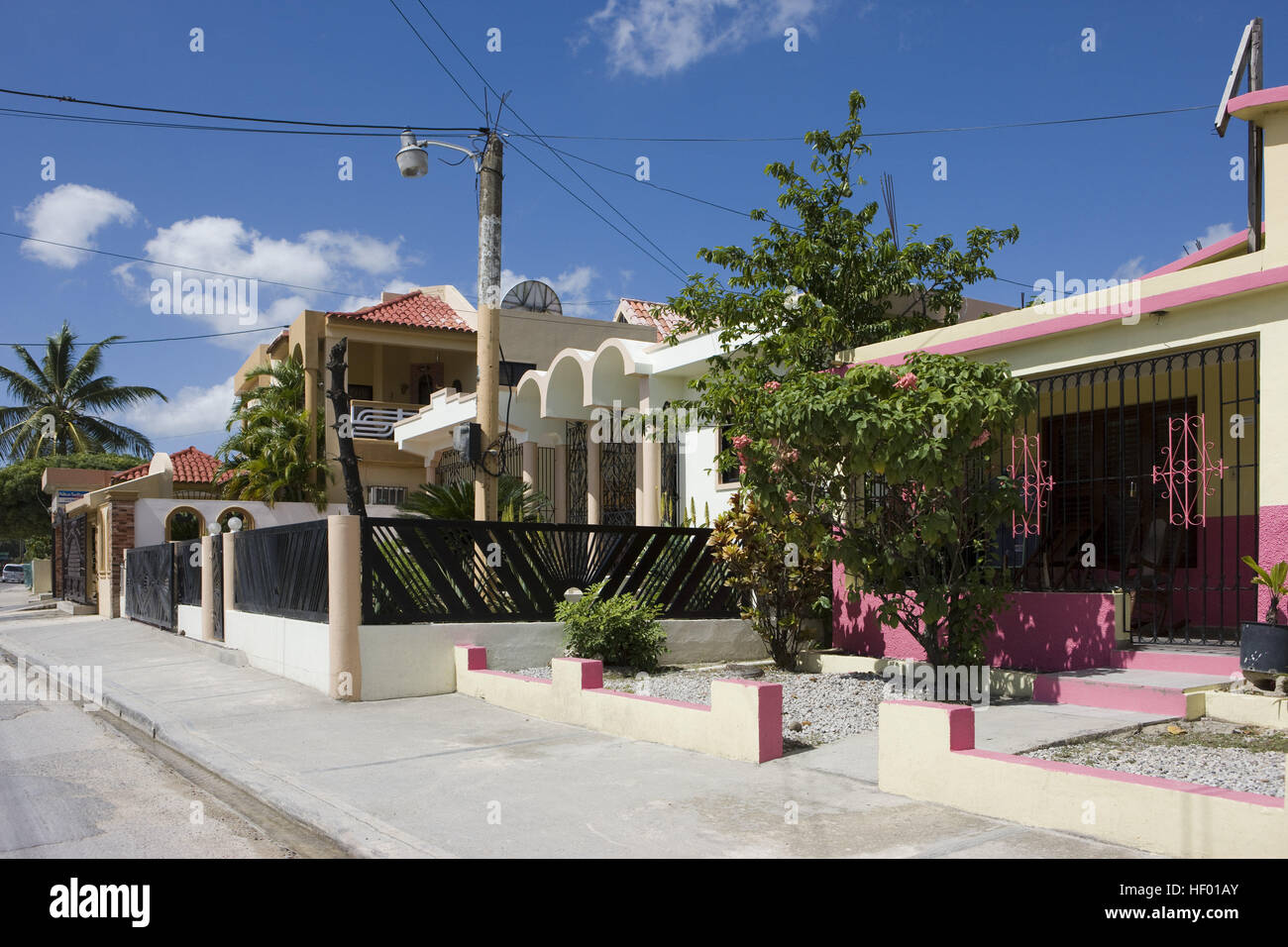Houses house dominican republic hi-res stock photography and images - Alamy