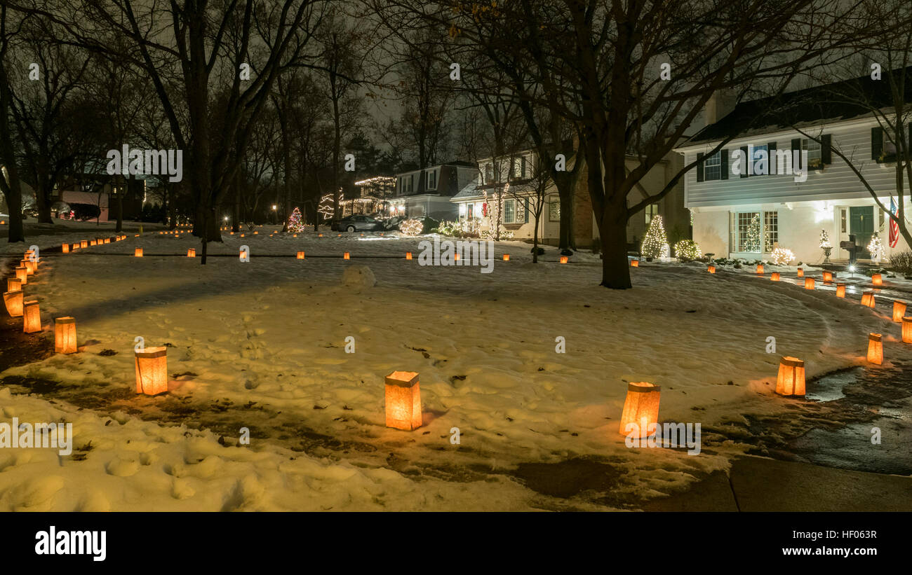 Christmas luminaria lighting hi-res stock photography and images - Alamy