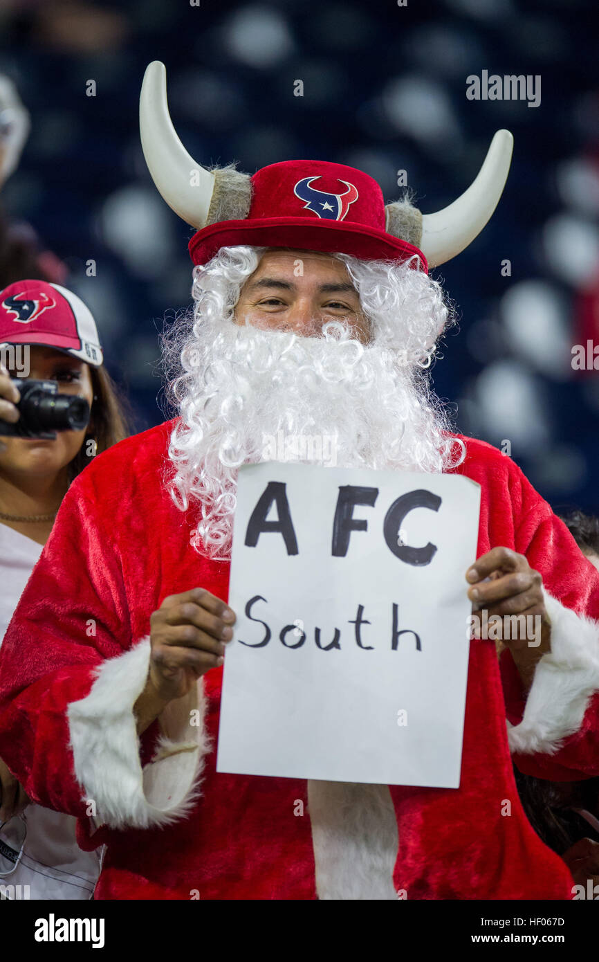 Football fan dressed santa hi-res stock photography and images - Alamy
